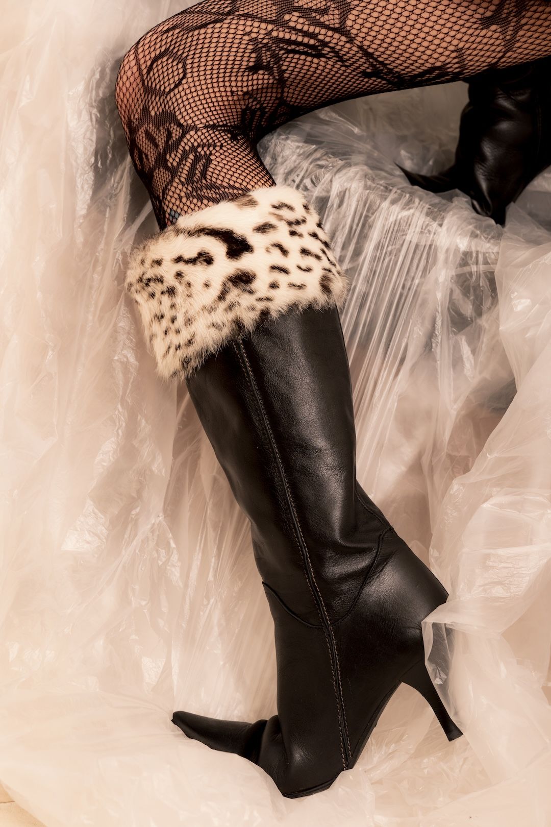 SICKY — Ladies in a room